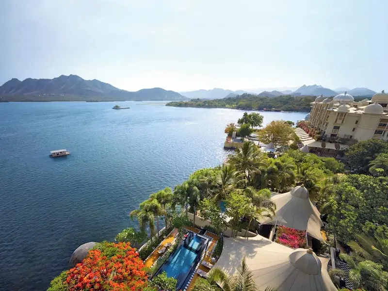 Udaipur Travel Guide: Lakes, Palaces & Luxury Stays